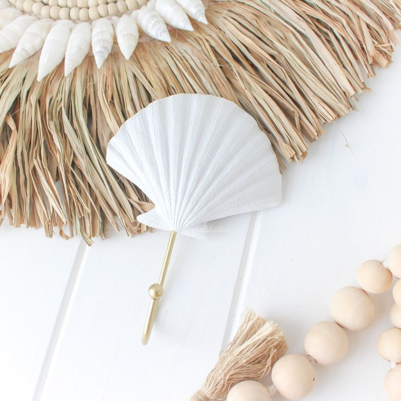 Shell Hook in White – Coastal Statice
